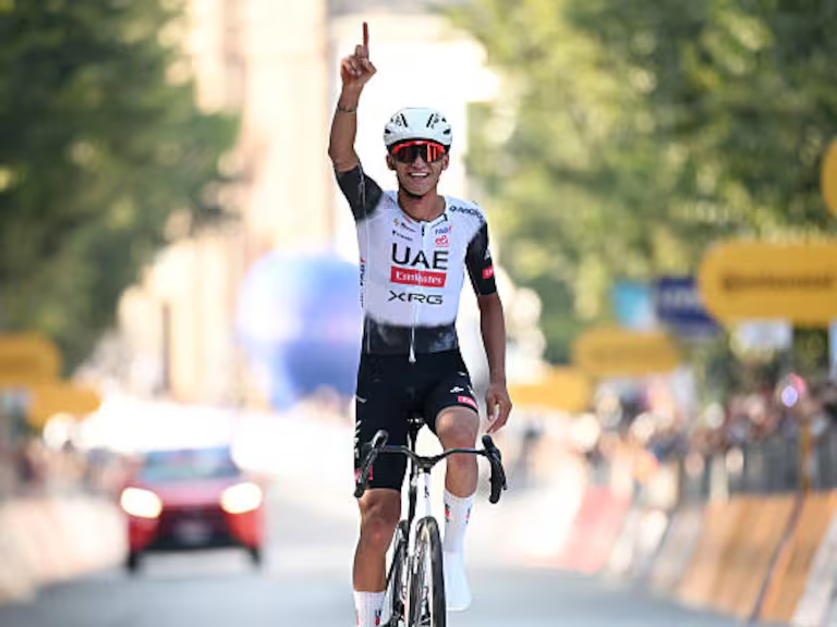 Isaac del Toro conquista el Gran Piemonte 2025 y alcanza su victoria ...